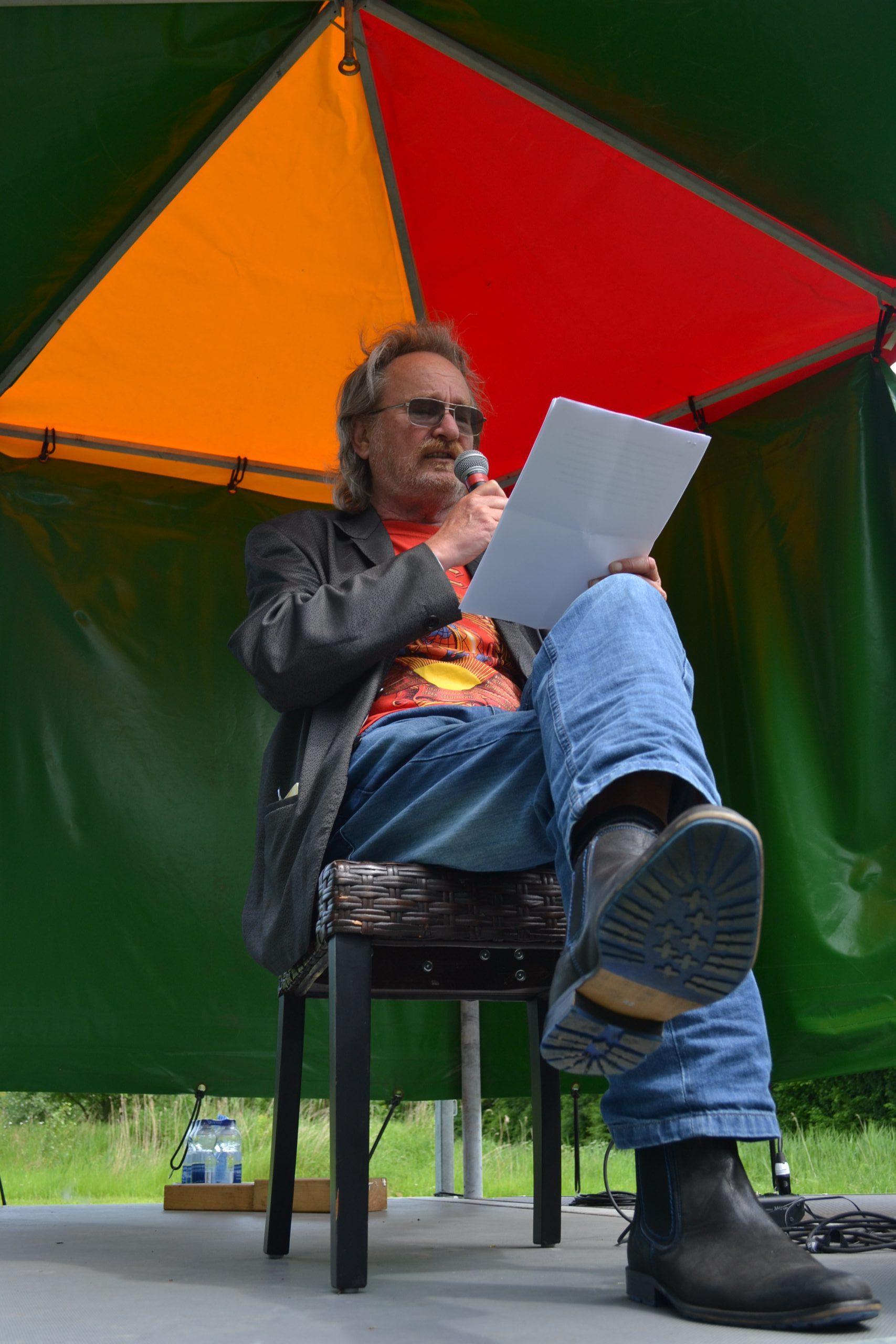 In gesprek met Jan J.B. Kuipers: een schrijfarcheologische verkenning ...